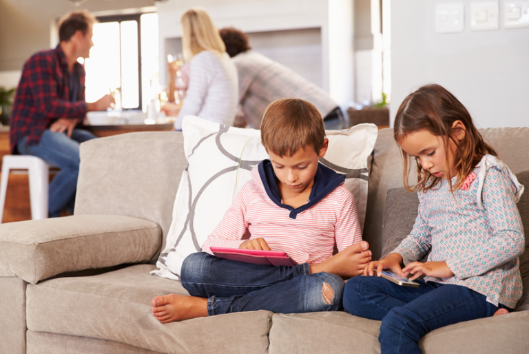 10 Tips for Being Superb at Long Distance Parenting - XNSPY Blog ...